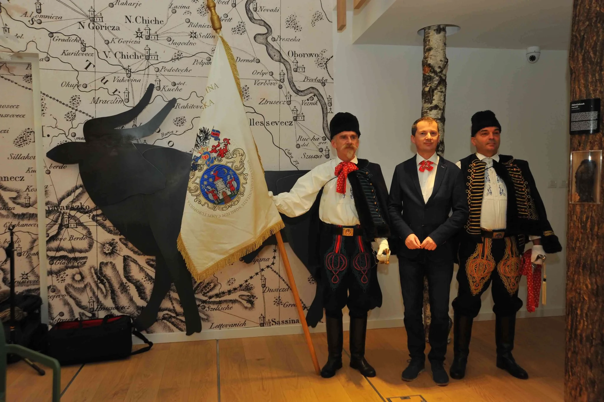 Traditional Turopolje Podgutnica and Poculica Become Wearable Souvenirs ...